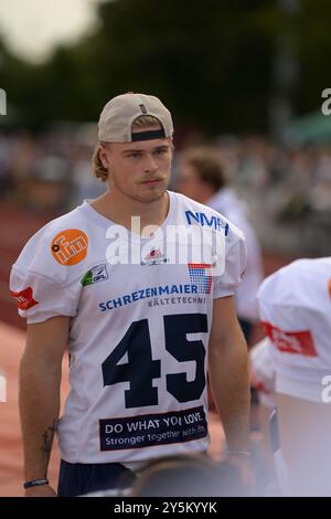 Ben Rashid (45, DL, ifm Razorbacks Ravensburg) stellt Jason-Matthew ...
