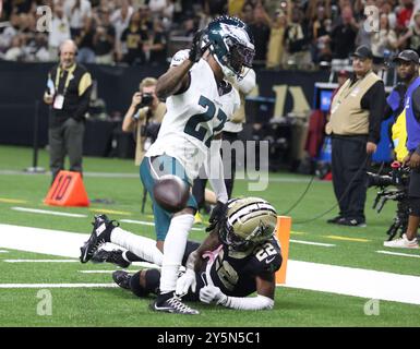 Philadelphia Eagles' Quinyon Mitchell (27), center, celebrates an ...