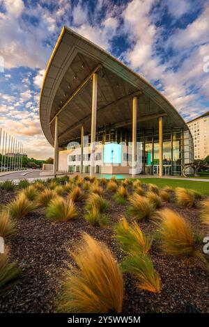 Valencia, Palacio de Congresos by Norman Foster architect (1998 ...