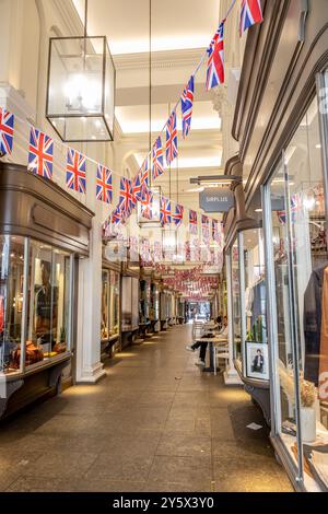 Princes Arcade, Piccadilly - London Stock Photo - Alamy