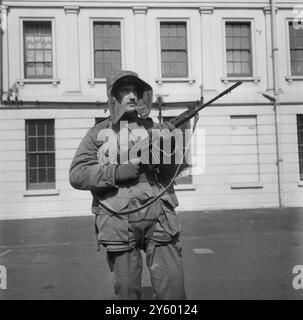 NEW ARMY UNIFORMS ON SHOW 28 MARCH 1961 Stock Photo - Alamy