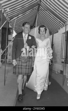 FLOCKHART R WEDS MISS G TATLOW / 11 MARCH 1961 Stock Photo - Alamy