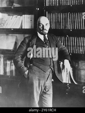 PORTRAIT OF VLADIMIR ILITCH LENIN Stock Photo - Alamy