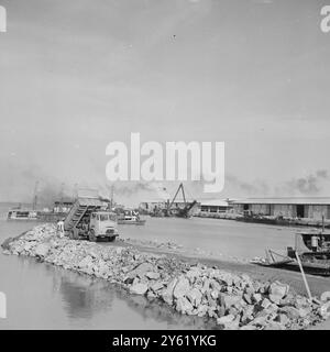 TEMA HARBOUR UNDER CONSTRUCTION 29 JANUARY 1960 Stock Photo - Alamy