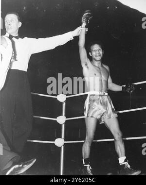 GRACIEUX LAMPERTI V PERCY LEWIS BOXING MATCH 26 JANUARY 1960 Stock ...