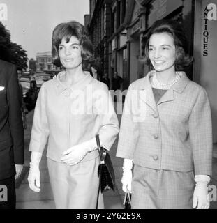 JACKIE KENNEDY, PRINCESS LEE RADZIWILL AND UMBERTO AGNELLI 4 JANUARY ...