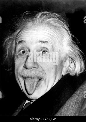 Albert Einstein sticking out his tongue Stock Photo - Alamy
