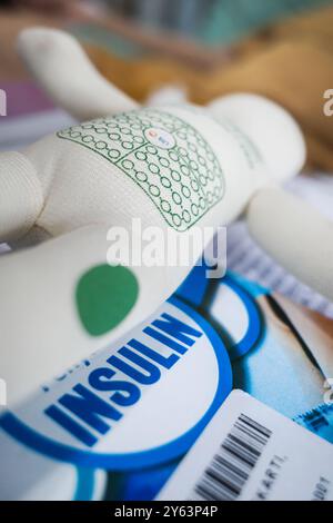 Insulin injection booklet and visual aid doll Stock Photo - Alamy