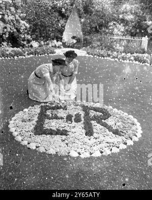 Nurses Diana Smith (left) and Julia Yendoll , both 19 and of St Thomas ...