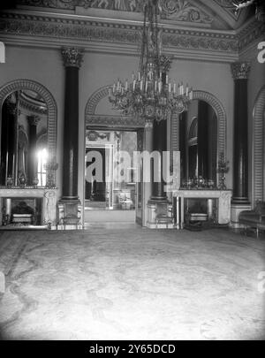 Inside Buckingham Palace 21st August 1947 Stock Photo - Alamy