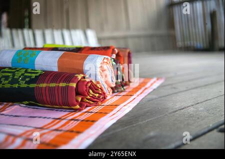 lipa sabbe, traditional woven silk fabrics from Sengkang Stock Photo ...