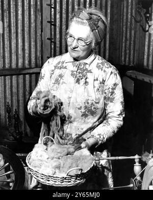 "Royal" weaver of Harris, Mrs McDonald. carding the wool Isle of Harris ...