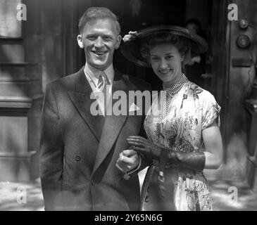 Rona Anderson and Gordon Jackson marry at Chelsea Register Office . 2nd ...