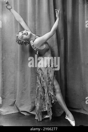 Sali Lobel , dancer in pose . 1932 Stock Photo - Alamy