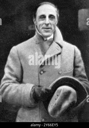D W Griffith producer of films visiting England Stock Photo - Alamy