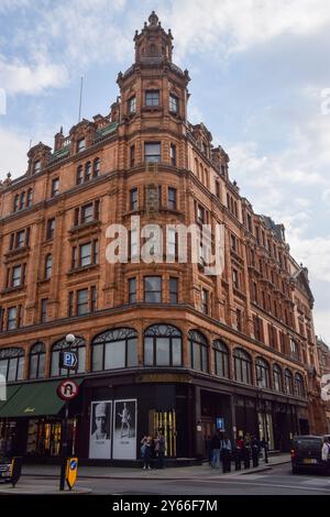 London, UK. 21s September 2024. Exterior view of Harrods in ...