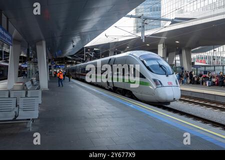 A German (DB) train at Vienna Main Station Stock Photo - Alamy