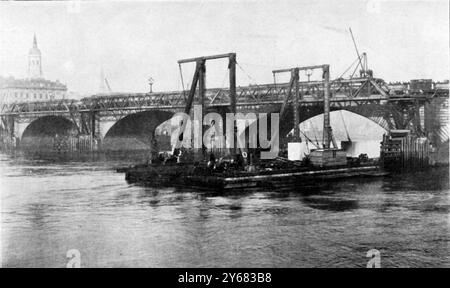 The Widening of London Bridge building the temproray structure ...