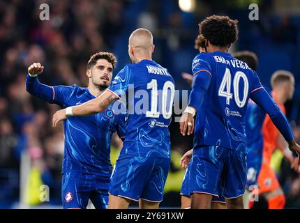 Pedro Neto of Chelsea celebrates his goal to make it 0-2 during the ...