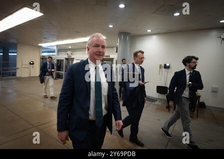 Sen. Chris Van Hollen, D-Md., accompanied by other members of congress ...