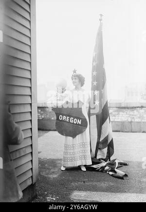 Mrs. Margaret Howe, 1913. Shows actress Margaret Vale Howe, a ...