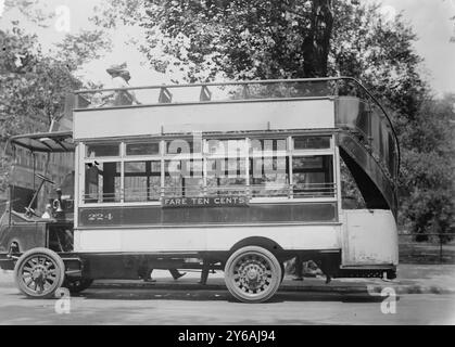 Double-decker bus on Fifth Avenue, New York City ca. 1910-1915 Stock ...