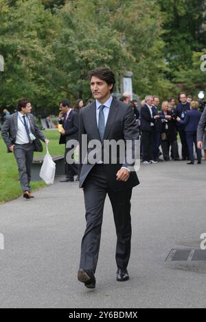 Prime Minister Justin Trudeau addresses Canadians on the COVID-19 ...