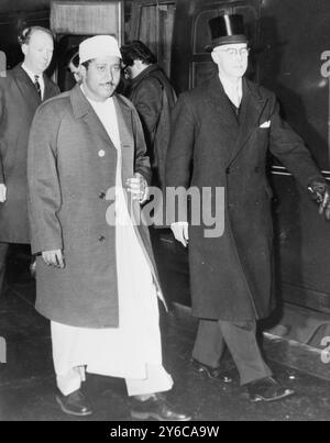 SEYYID JAMSHID BIN ABDULLAH SULTAN OF ZANZIBAR PLANTING TREE TO MARK ...
