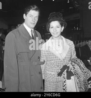 LOUISA MATTIOLI WITH ROGER MOORE AT LONDON AIRPORT / ; 29 MARCH 1963 ...