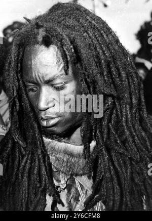 INDEPENDENCE MAU MAU LEADERS EMERGE & GIVE UP ARMS IN NAIROBI, KENYA ...