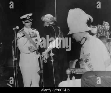 INDEPENDENCE OF ZANZIBAR - PRINCE PHILIP WITH SULTAN SEYYID JAMSHID BIN ...