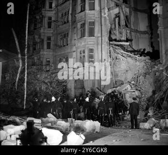 BUILDINGS COLLAPSE OF 7 STOREY BUILDING IN VICTORIA STEET IN LONDON ...