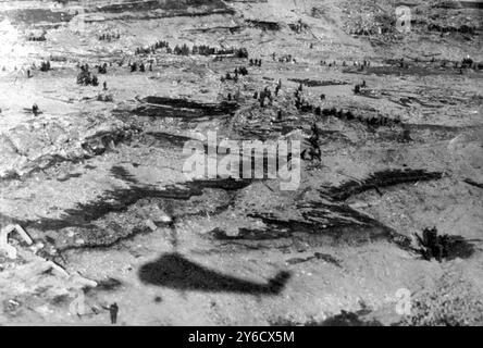 VAJONT DAM DISASTER TROOPS THROUGH RUBBLE IN LONGARONE, ITALY ; 11 ...
