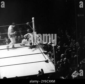 BOXING LIGHT HEAVY WEIGHT - TERRY DOWNES AND RUDOLF NEHRING SHAKE HANDS ...