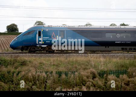 Avanti West Coast class 805 Evero bi-mode multiple unit train, side ...