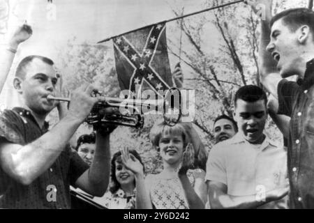 RACIAL SEGREGATION SCHOOL GRAYMON ELEMENTARY IN BIRMINGHAM, ALABAMA ...