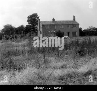 LEATHERSLADE FARM WAS USED BY BANDITS TO STOWAWAY MONEY OAKLEY AFTER ...