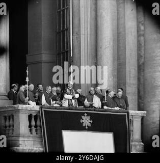 ROME, ITALY - JUNE 22: Pope Leo XIV leads the Corpus Domini procession ...