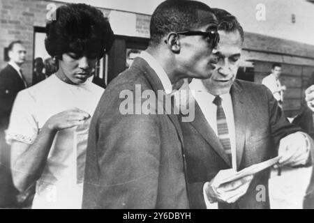 RACIAL SEGREGATION TUSCALOOSA BLACK PEOPLE JOIN UNIVERSITY IN ALABAMA ...