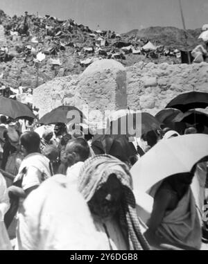 ISLAM MUSLIM PILGRIMS MECCA TREK - THE ROAD TO MECCA ; 15 MAY 1963 ...