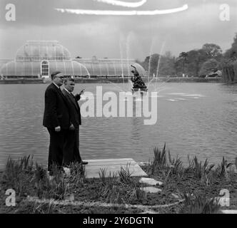 FOUNTAINS PALM HOUSE LAKE IN ROYAL BOTANIC GARDENS AT KEW ; 14 MAY 1963 ...