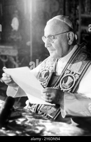 EASTER POPE JOHN XXIII VATICAN SQUARE 18 APRIL 1960 Stock Photo - Alamy