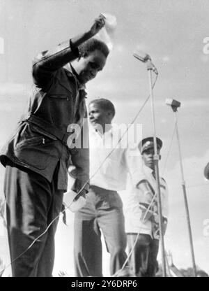 KENNETH KAUNDA WITH CROWDS IN LUSAKA / ; 30 OCTOBER 1962 Stock Photo ...