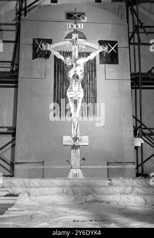 15 FEBRUARY 1963 GRAHAM SUTHERLAND COMPLETES HIS PAINTING - THE ...