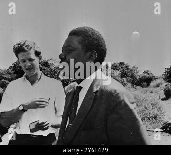 21 JANUARY 1963 PRESIDENT TSHOMBE OF THE CONGO SIGNS THE AGREEMENT FOR ...