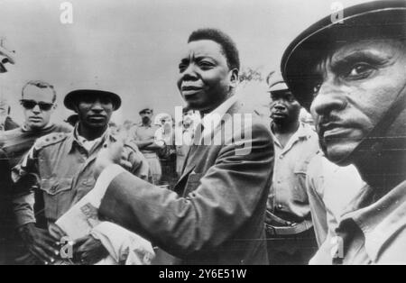 PRESIDENT MOISE TSHOMBE WITH KATANGESE SOLDIERS / ; 11 JANUARY 1963 ...