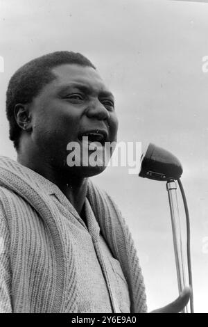 TOM MBOYA AT RALLY IN NUNGUNI / ; 9 DECEMBER 1962 Stock Photo - Alamy