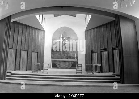 THE ANCHOR HOUSE IN CANNING TOWN IN LONDON ; 17 NOVEMBER 1962 Stock ...