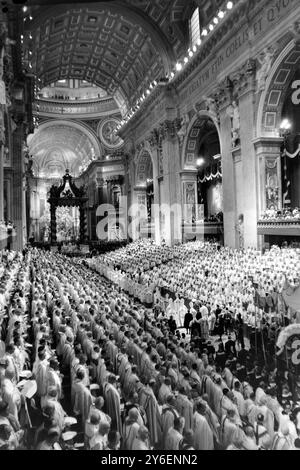 Pope John XXIII is carried on his portable throne as he leaves Saint ...