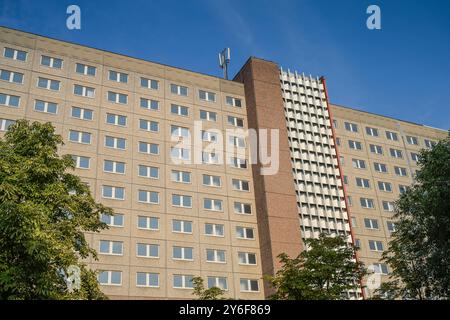 Wohngebäude, Plattenbau, ehemals vorgehalten für Stasi-Mitarbeiter ...